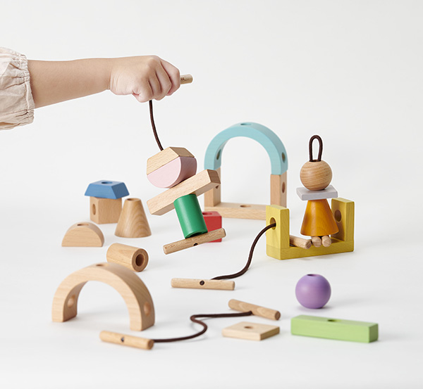 子どもの想像力を引き出す!自分であそびを創り出すひも通しおもちゃ『swingy』新発売! 株式会社エド・インター